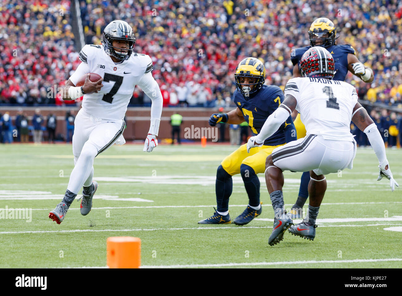 Michigan wolverines vs buckeyes hi-res stock photography and images - Alamy