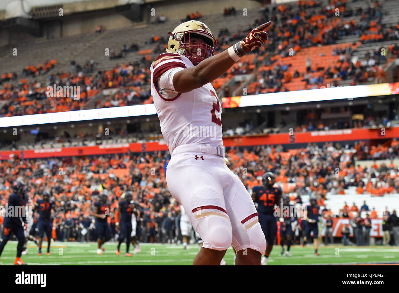 Syracuse, New York, USA. 25th Nov, 2017. Boston College Eagles running ...