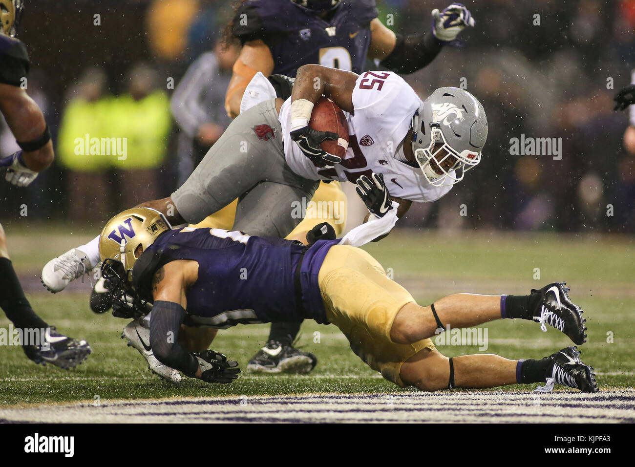 November 25, 2017: k Washington Huskies defensive back Taylor Rapp (21 ...