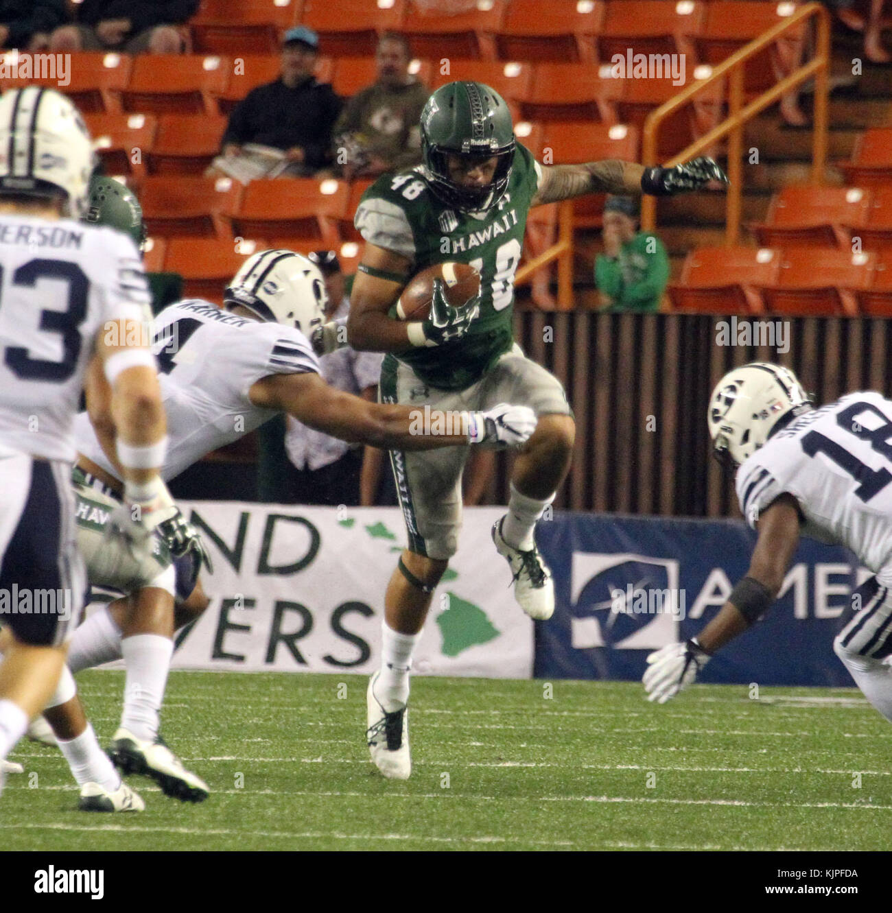 November 25, 2017 - Hawaii Rainbow Warriors running back Ryan Tuiasoa ...