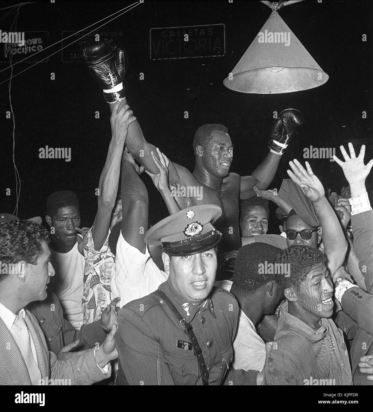 LIMA, 18 DE MARZO DE 1961 PELEA DE BOX: MAURO MINA VS. SONNY RAY. FOTO ...
