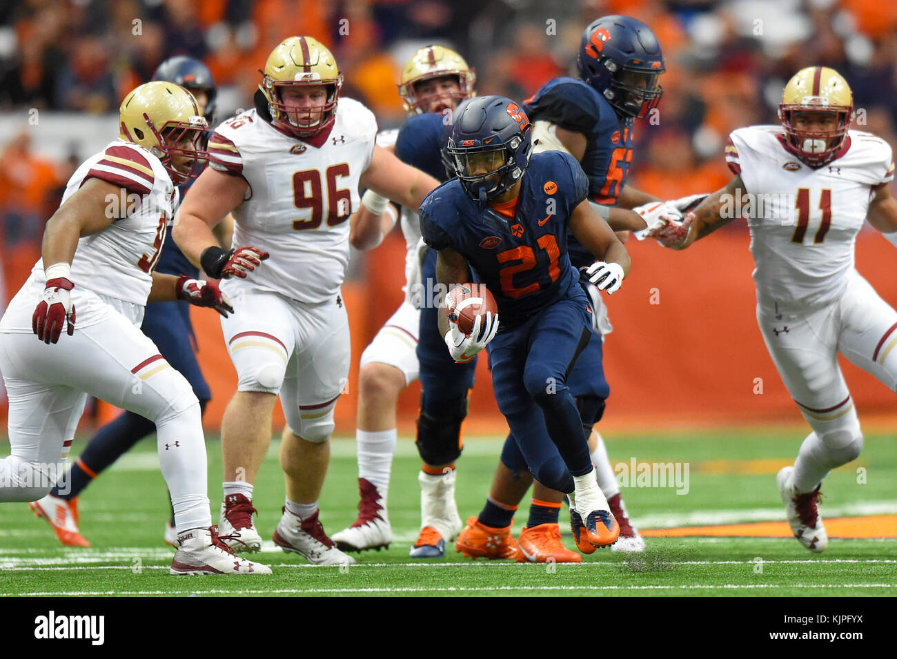 Syracuse, New York, USA. 25th Nov, 2017. Syracuse Orange running back ...