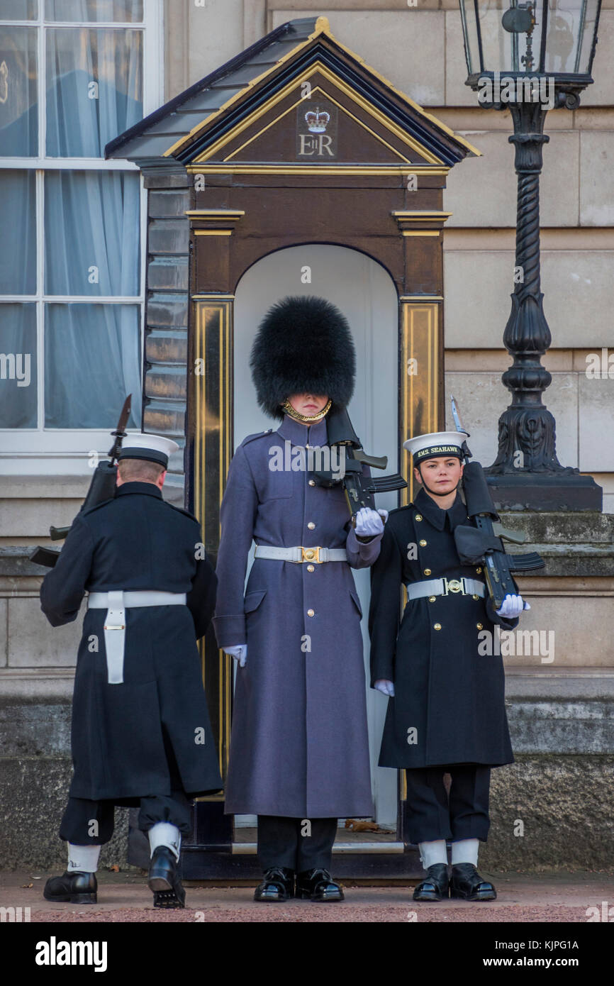London, UK. 26th Nov, 2017. The Royal Navy take over the guard duty at ...