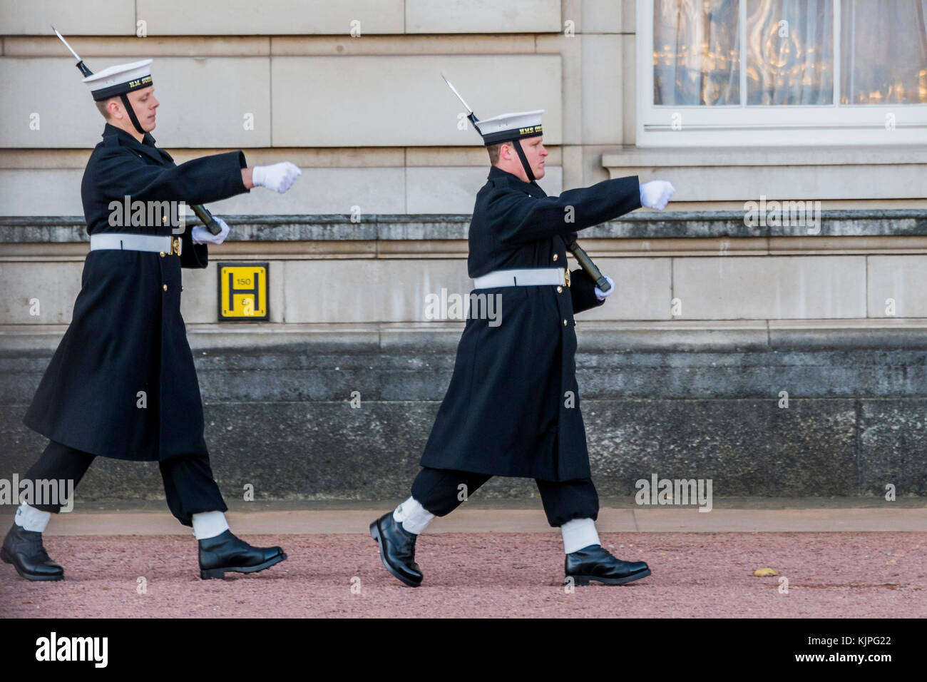 London, UK. 26th Nov, 2017. The Royal Navy take over the guard duty at ...