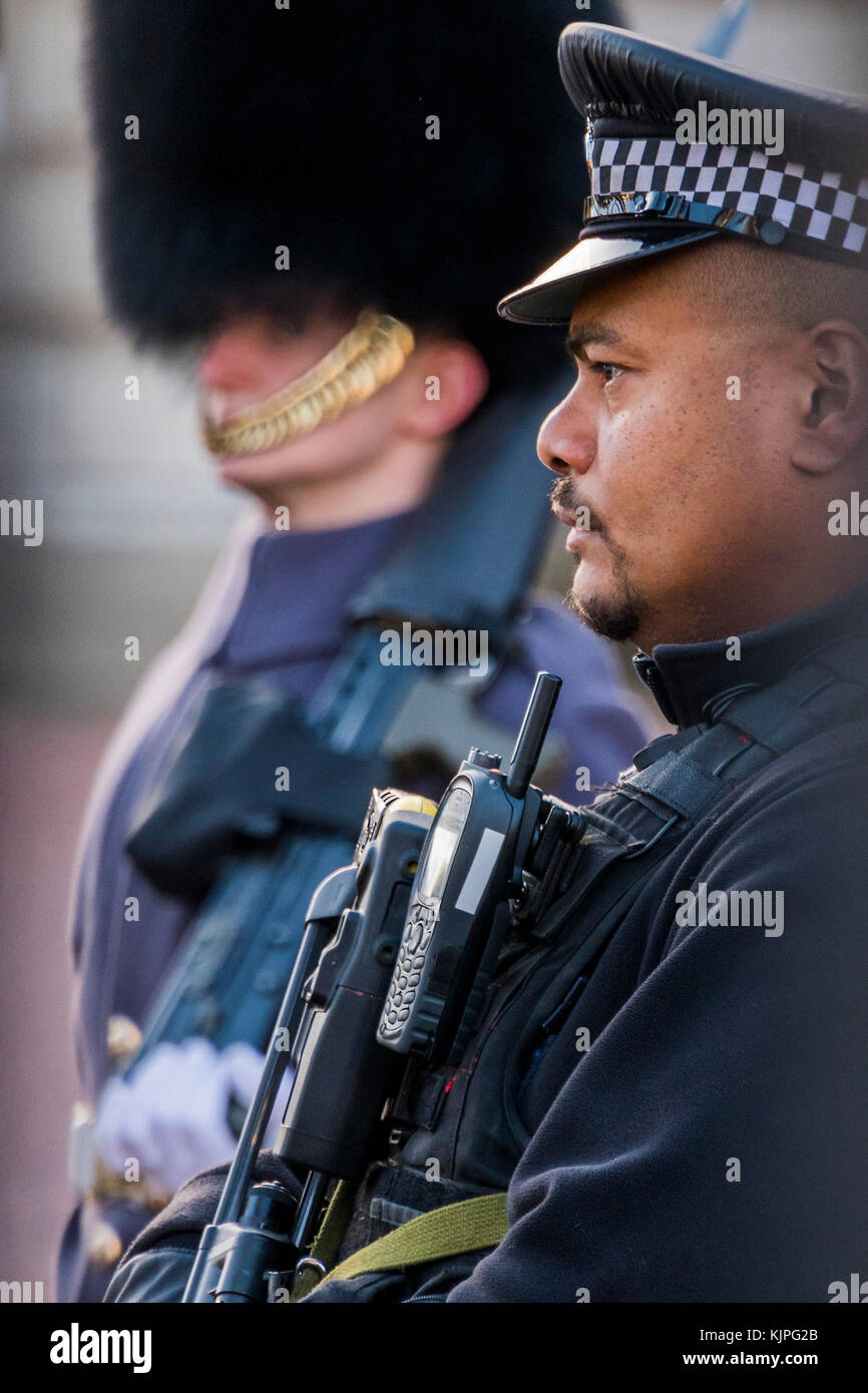 London, UK. 26th Nov, 2017. Guarding the Guards -The Royal Navy take ...