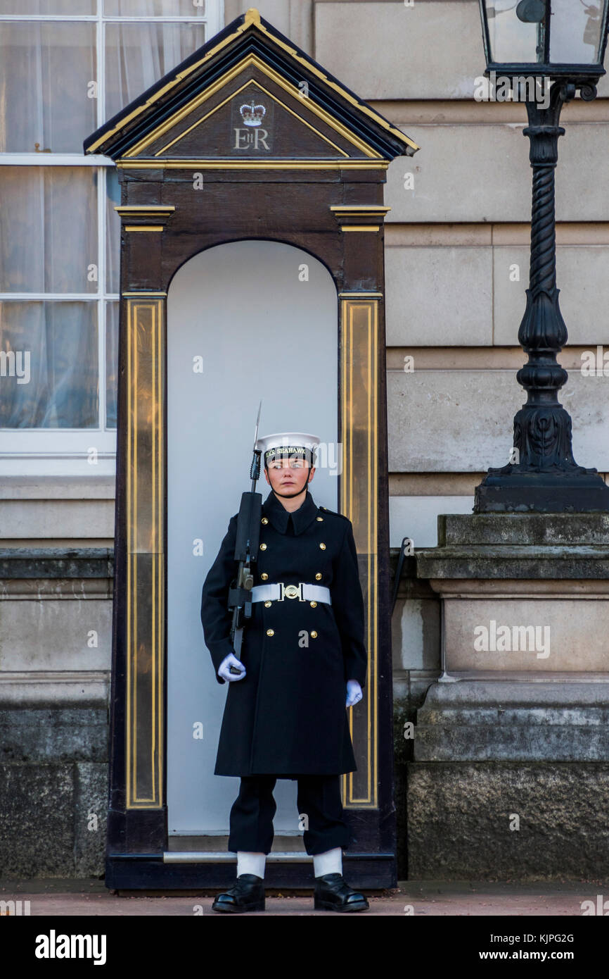 London, UK. 26th Nov, 2017. The Royal Navy take over the guard duty at ...