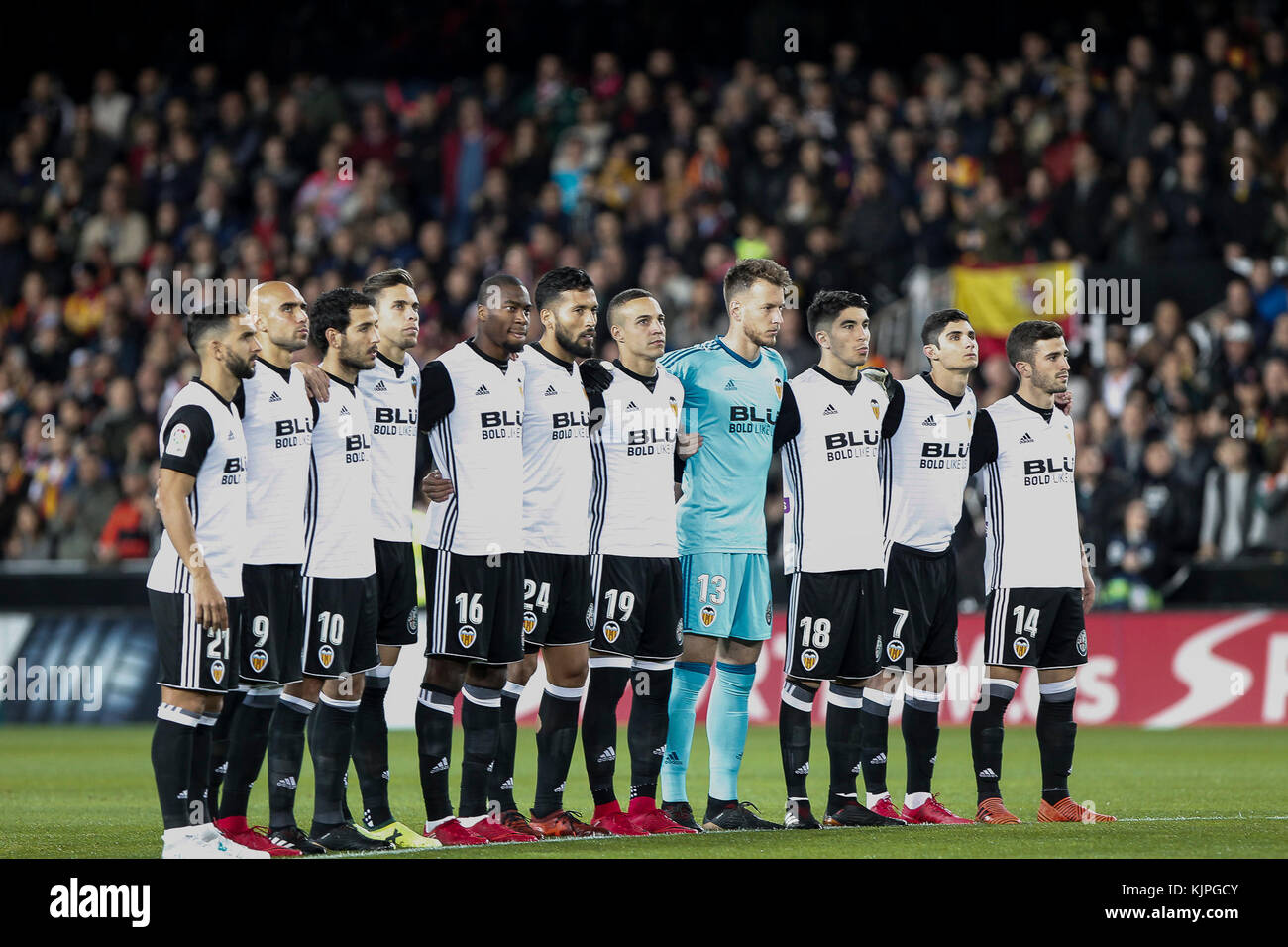Valencia, Spain. 26th Nov, 2017. Valencia team before spanish La Liga ...