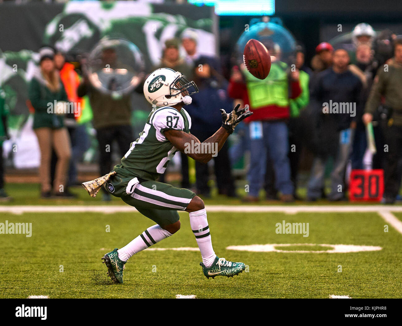 East Rutherford, New Jersey, USA. 26th Nov, 2017. Jets' punt returner ...