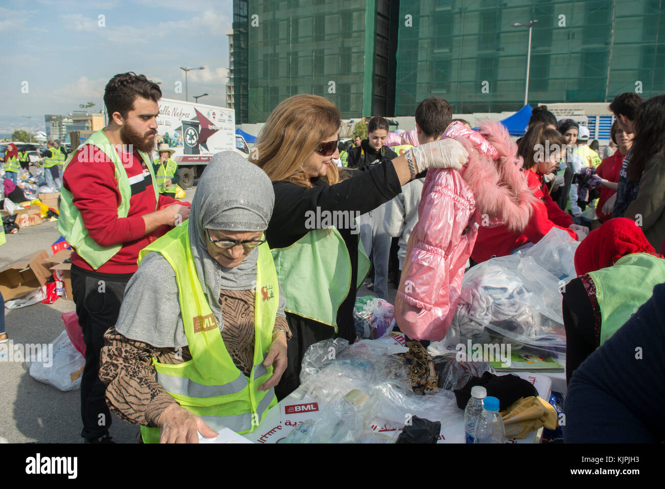 Marytrs' Square, Beirut , Lebanon, 26th Nov 2017, Volunteers working at ...