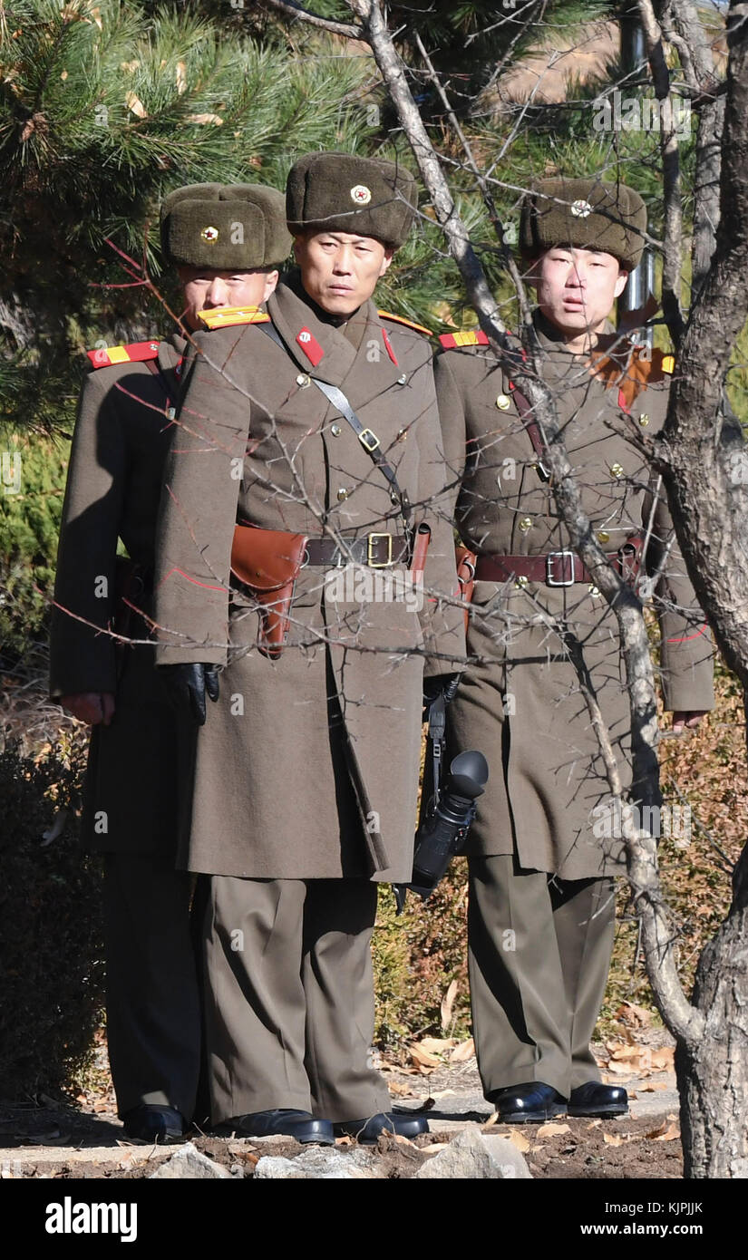27th Nov, 2017. S. Korean defense chief tours JSA North Korean border ...