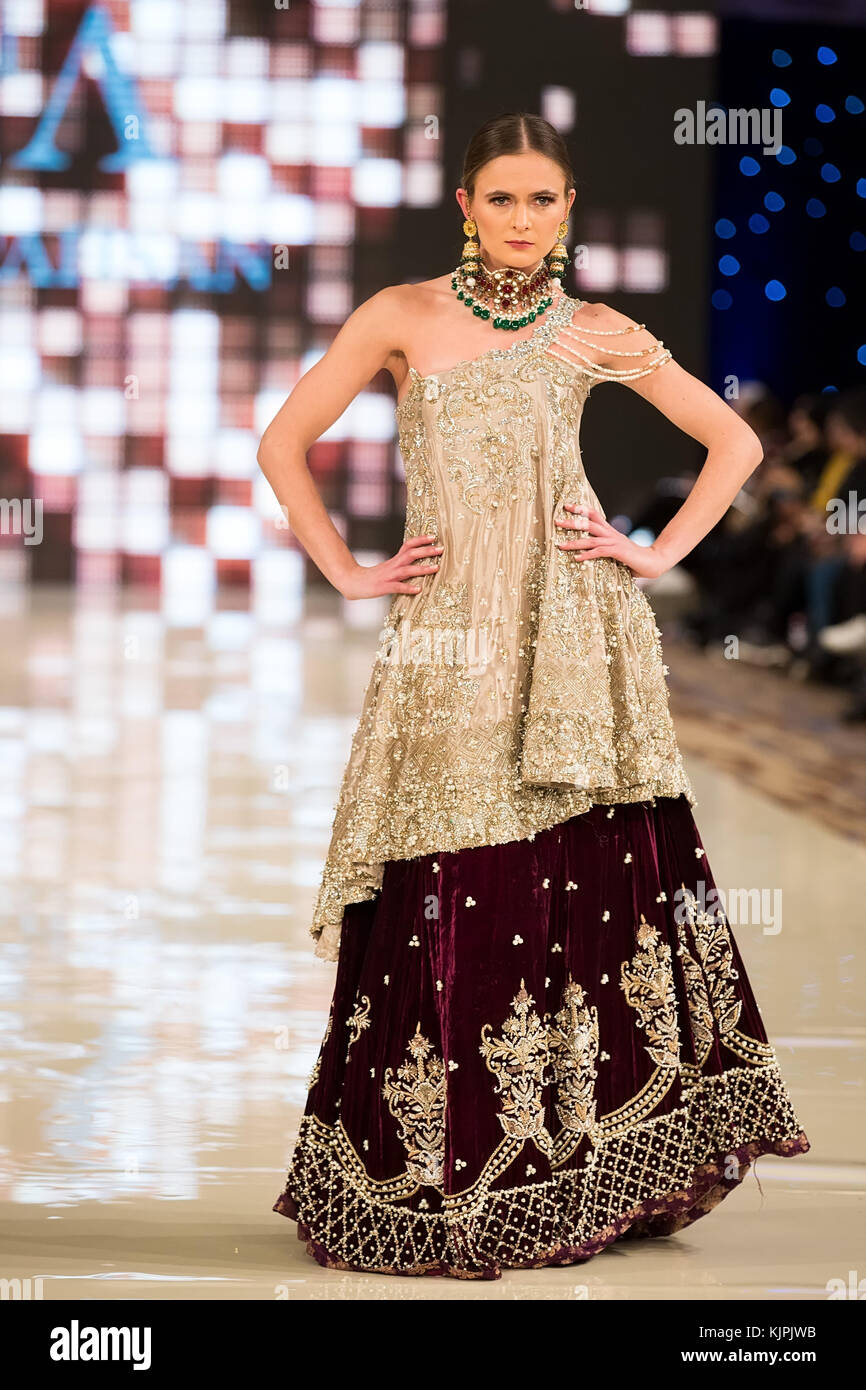 London, UK. 26th Nov, 2017. Models on catwalk showcasing Reema Ahsan ...