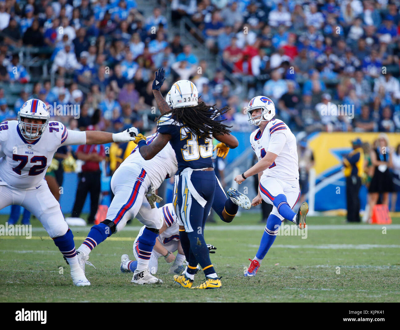 November 19, 2017 Buffalo Bills kicker Stephen Hauschka #4 kicks a ...