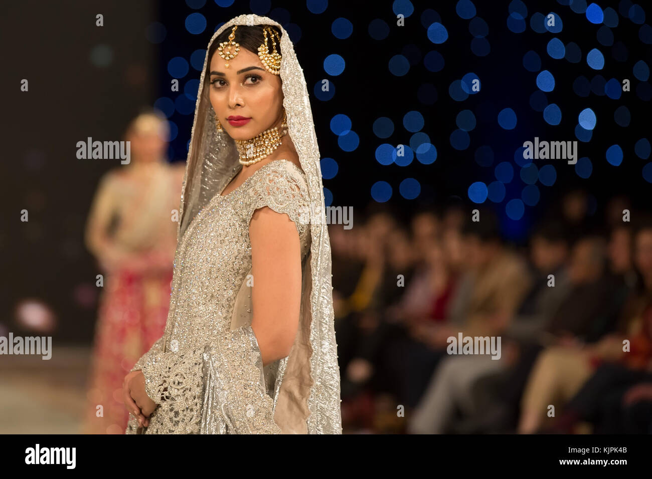 London, UK. 26th Nov, 2017. Models on catwalk showcasing Zunn design. Credit: Laura De Meo ...