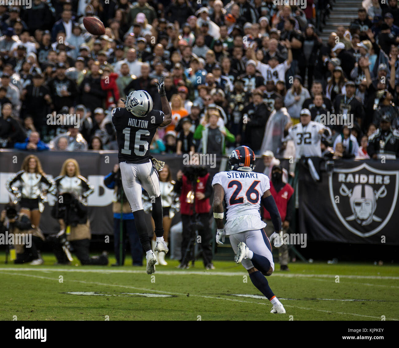 Oakland, California, USA. 26th Nov, 2017. Oakland wide receiver Johnny ...