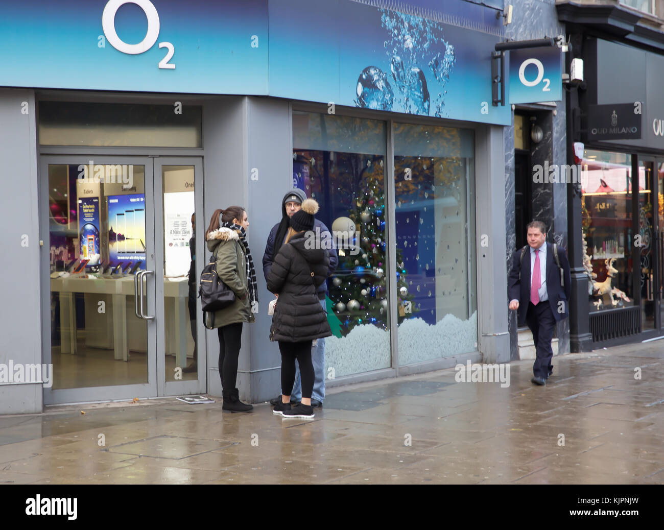 London, UK. 28th Nov, 2017. Dull and miserable in Oxford Street London ...