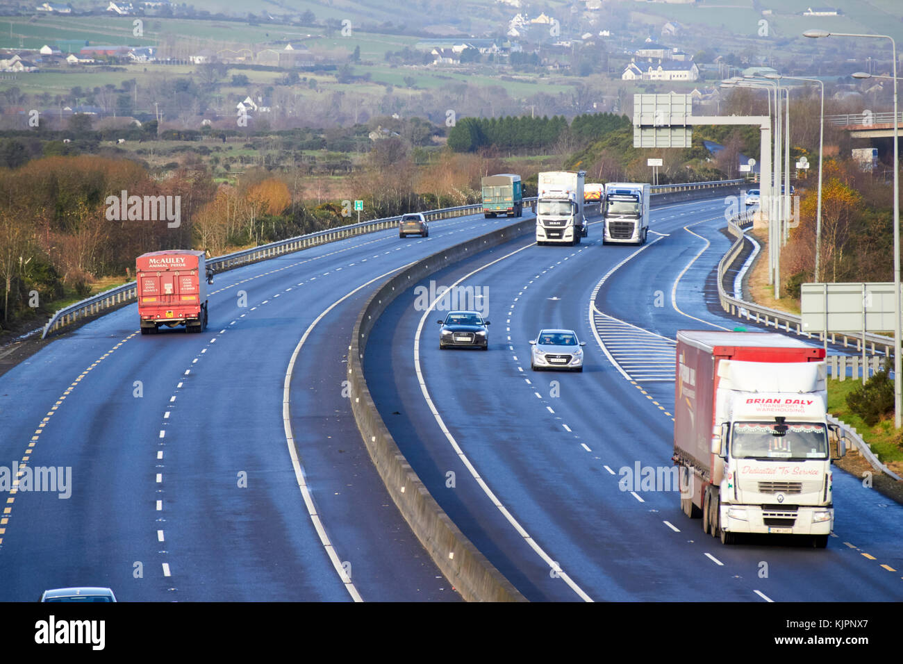 cross border traffic on the N1/M1 motorway crossing the irish border ...