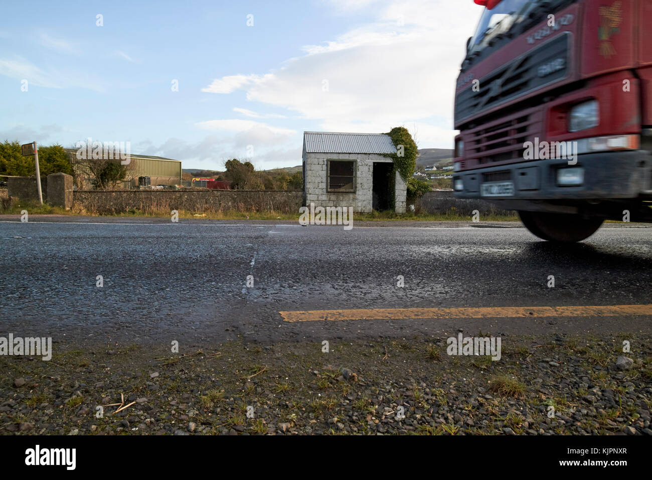 traffic passing disused old Irish Customs post on the irish border ...