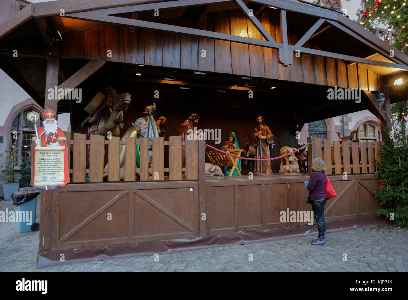 Frankfurt, Germany. 28th November 2017. A woman looks at the nativity ...