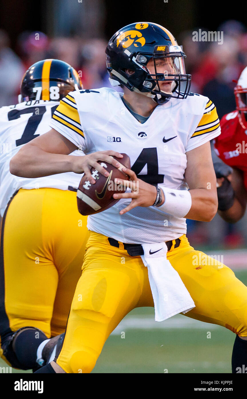 Lincoln, NE. U.S. 25th Nov, 2017. Iowa Hawkeyes quarterback Nathan ...
