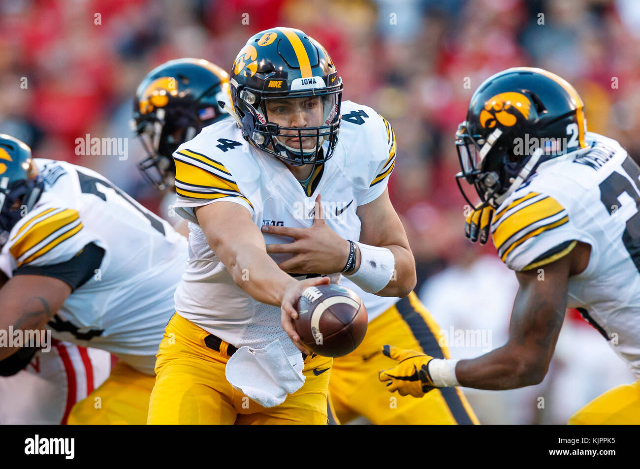Lincoln, NE. U.S. 25th Nov, 2017. Iowa Hawkeyes quarterback Nathan ...