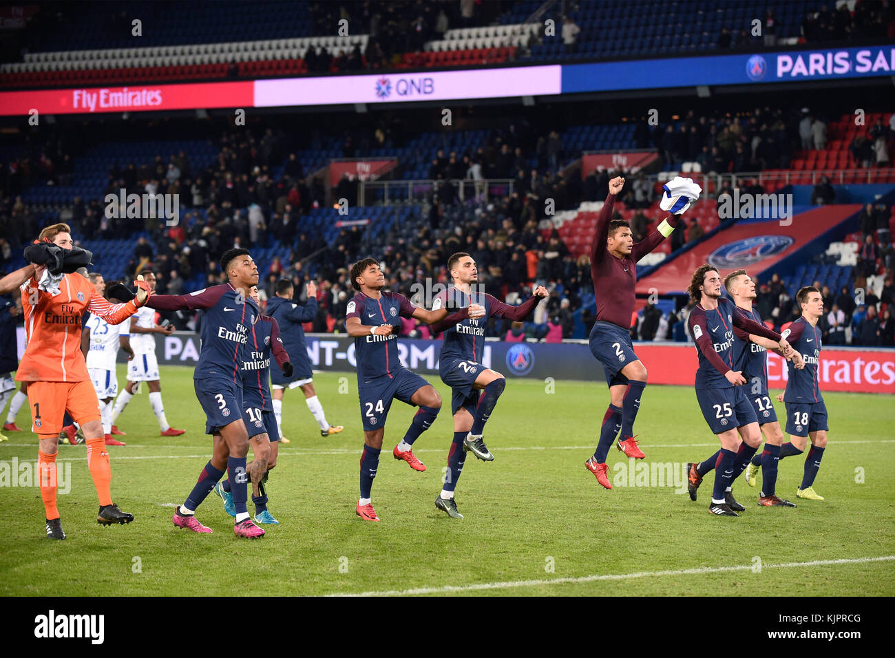 Paris. 29th Nov, 2017. Players of Paris Saint-Germain celebrate after ...