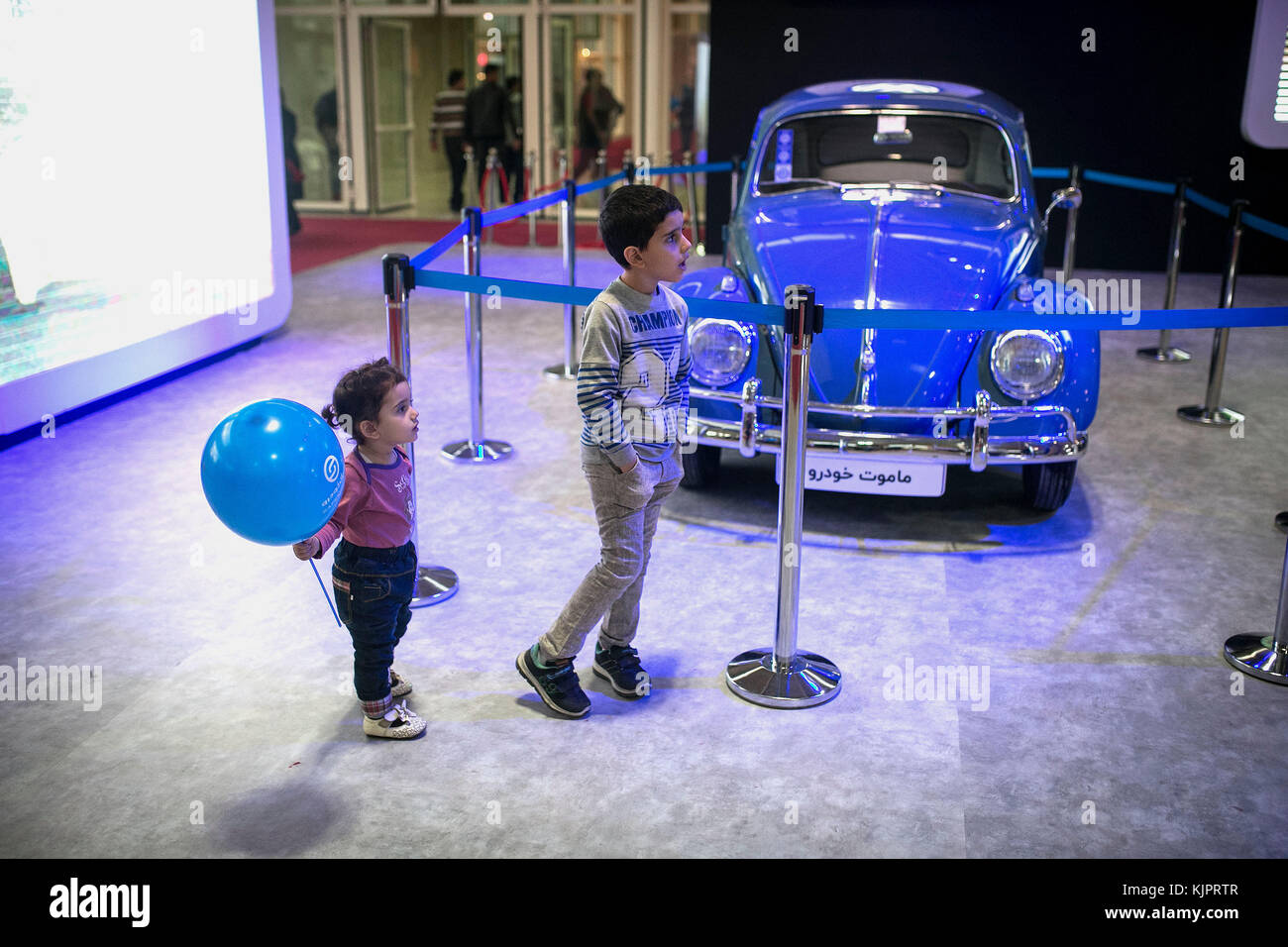 Tehran, Iran. 29th Nov, 2017. Children visit the Tehran International ...
