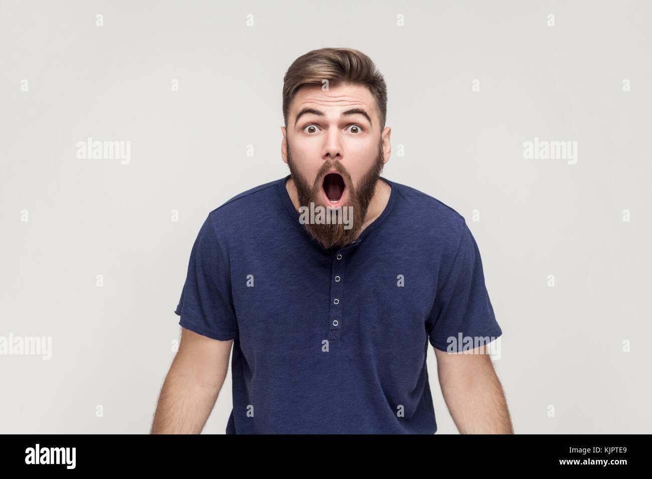 News anchor studio hi-res stock photography and images - Alamy