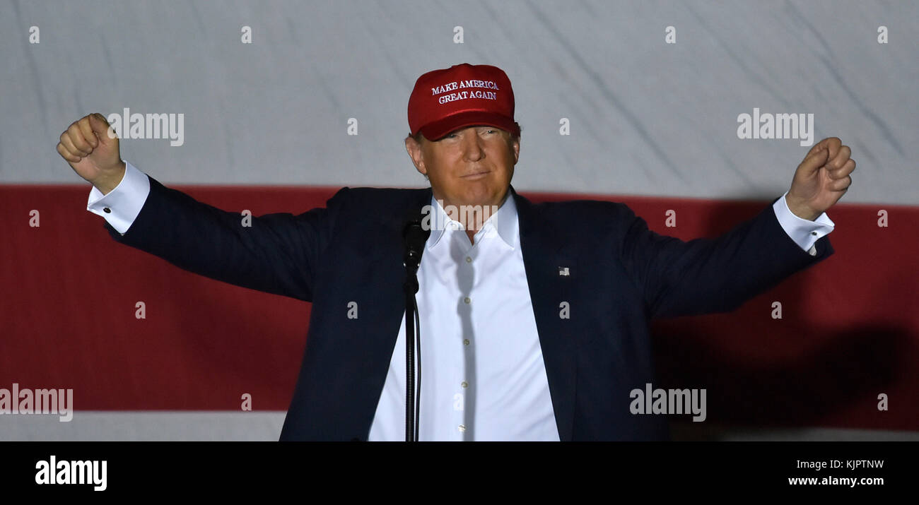 BOCA RATON, FL - MARCH 13: Republican presidential candidate Donald ...