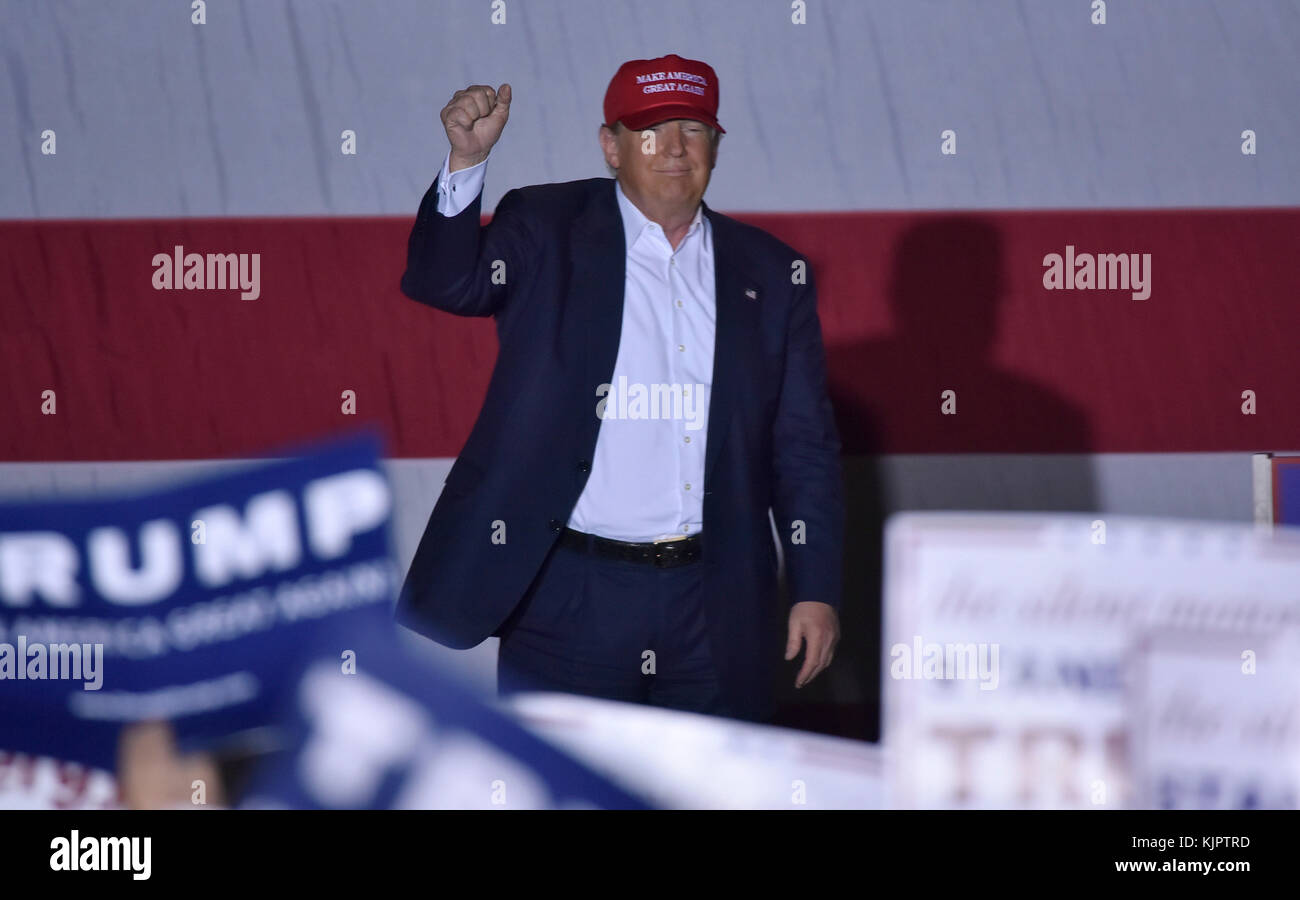 BOCA RATON, FL - MARCH 13: Republican presidential candidate Donald ...