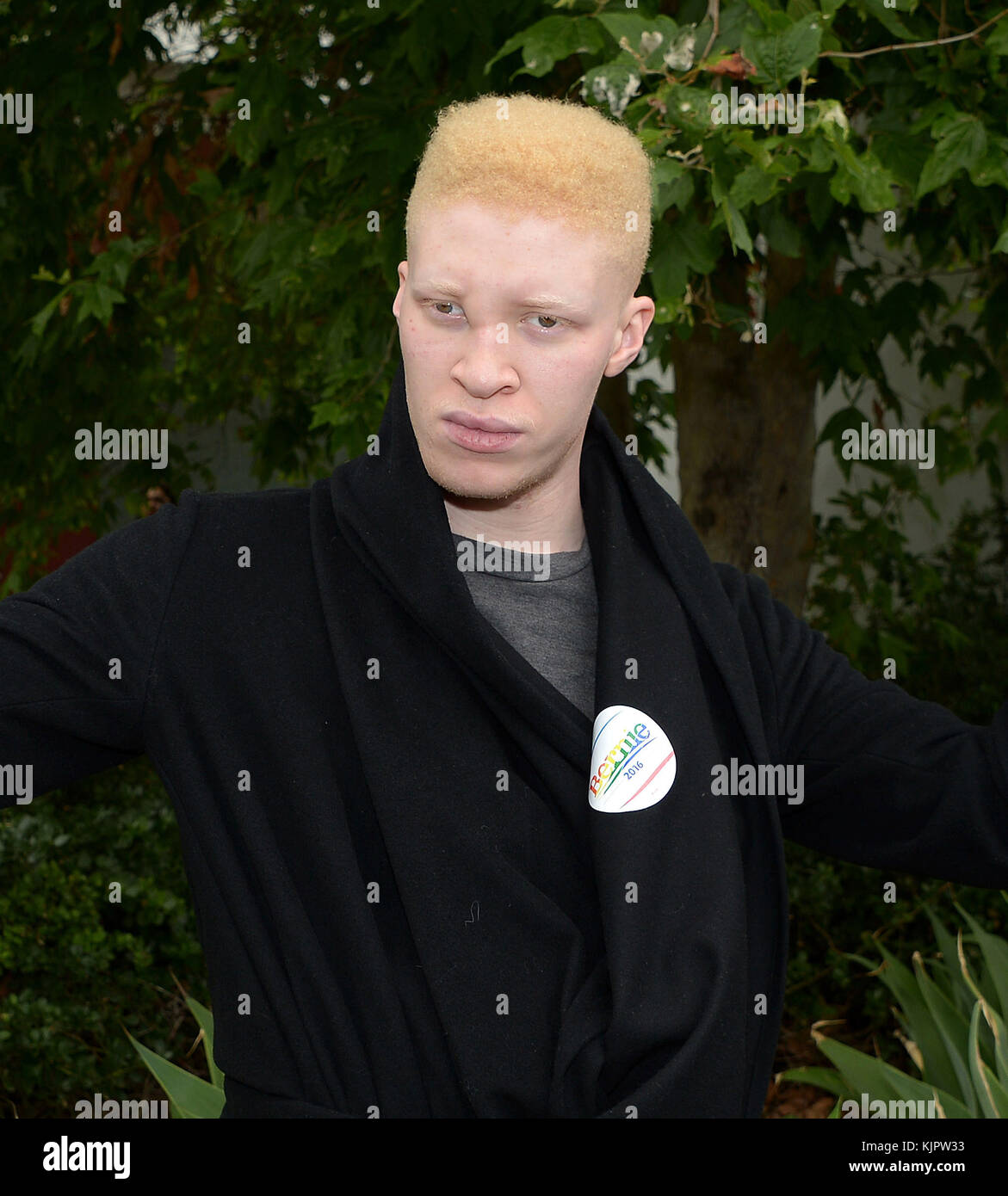 LOS ANGELES, CA - MAY 10: Shaun Ross registers students to vote at the ...
