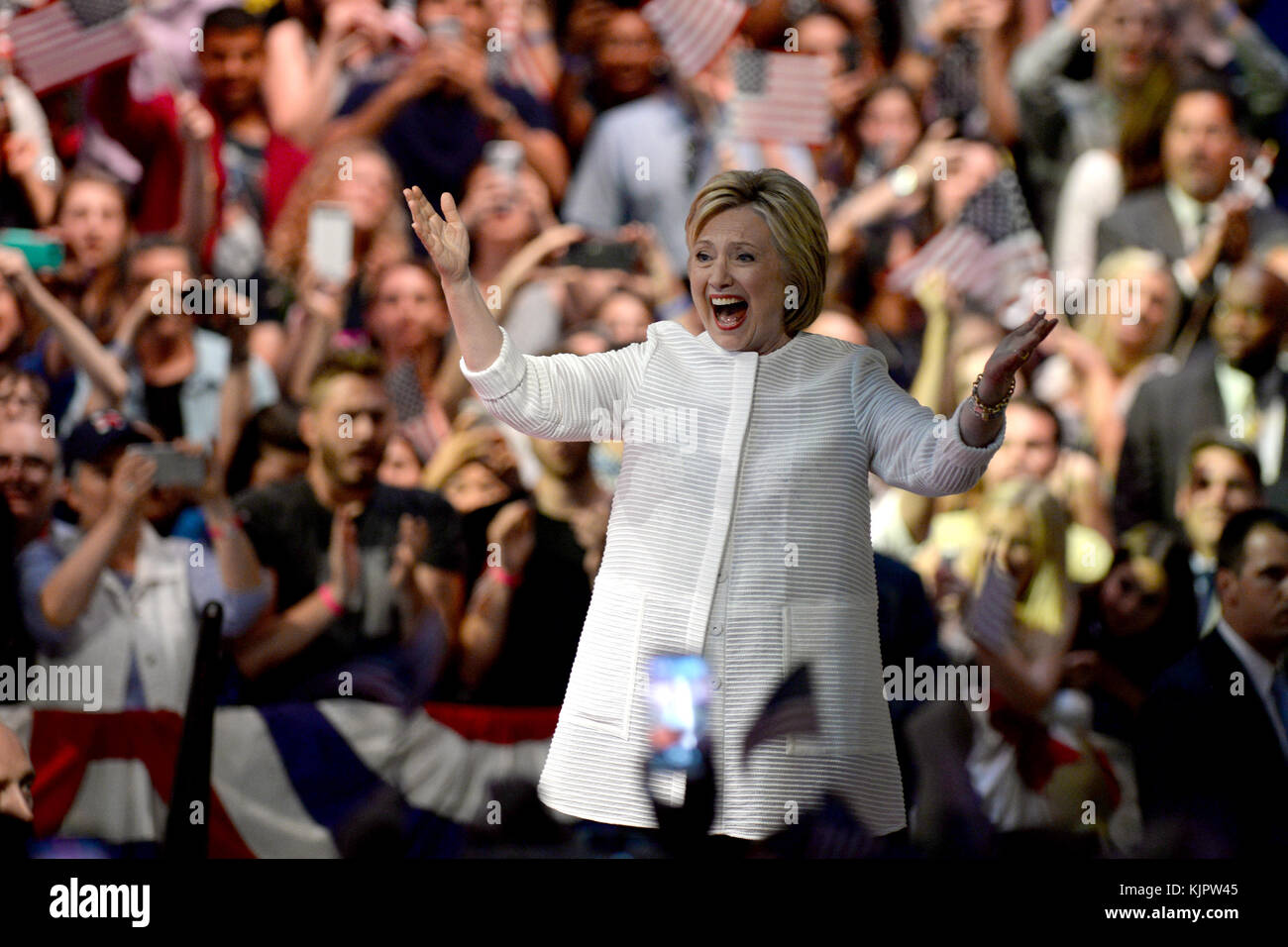 NEW YORK, NY - JUNE 06: Bill Clinton and Hillary Clinton attending the ...