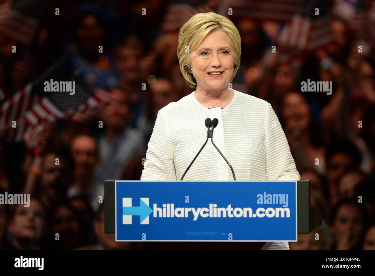 NEW YORK, NY - JUNE 06: Bill Clinton and Hillary Clinton attending the ...