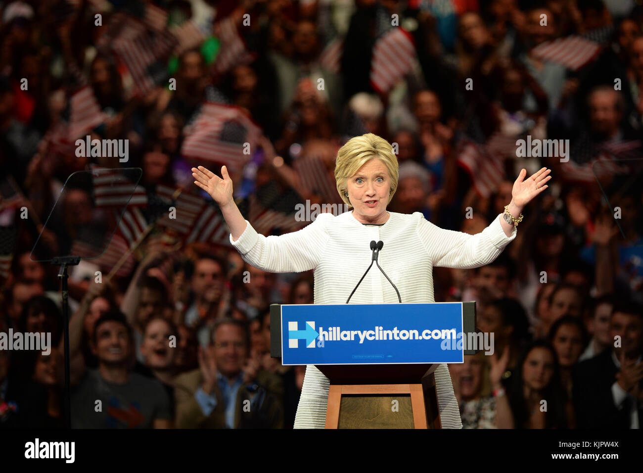 NEW YORK, NY - JUNE 06: Bill Clinton and Hillary Clinton attending the ...