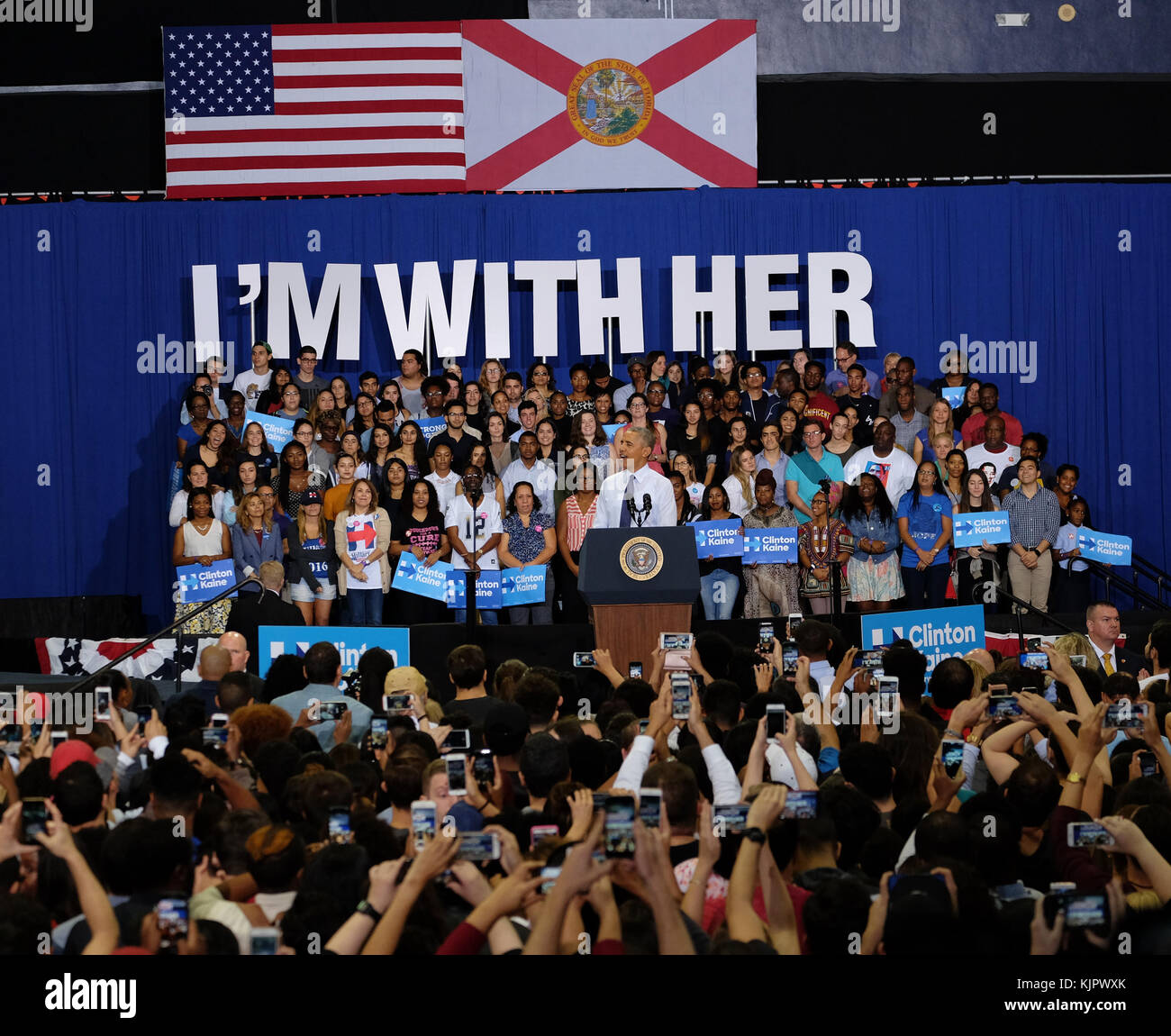 MIAMI, FL - NOVEMBER 03: President Barack Obama speaks during a ...