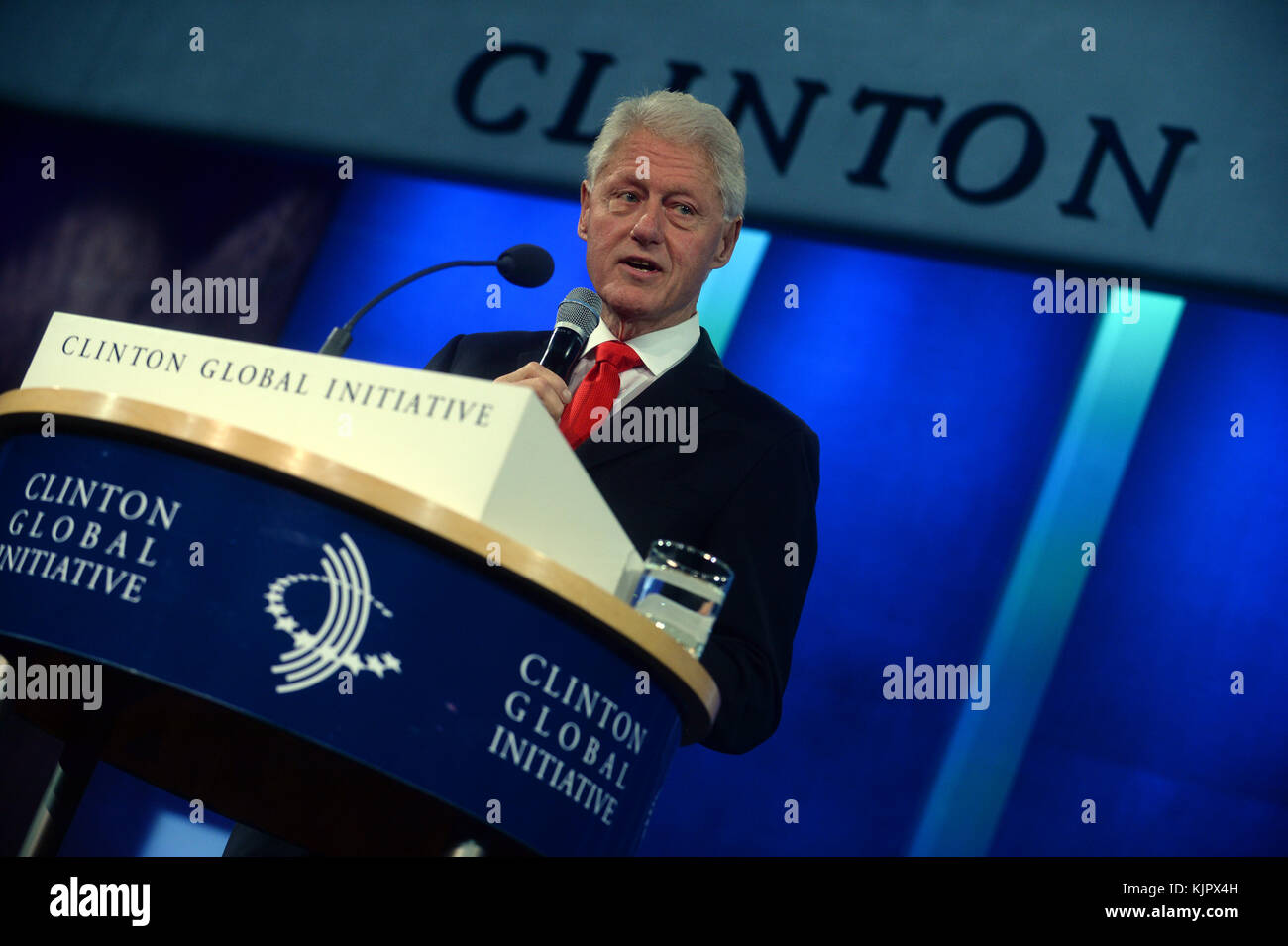 NEW YORK, NY - SEPTEMBER 21: Bill Clinton speaks during the 2016 ...