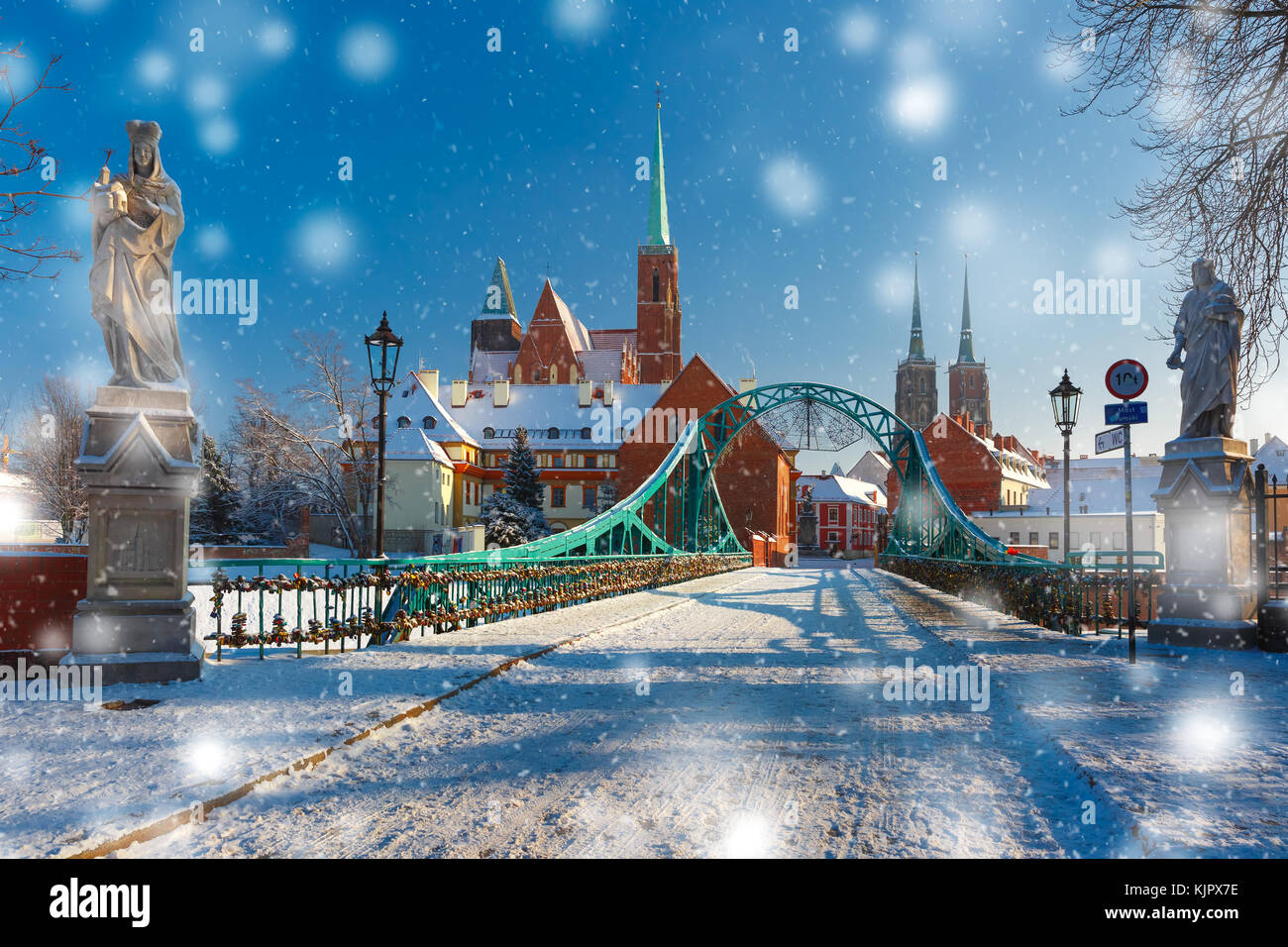 Tumski Bridge in snowy winter day, Wroclaw, Poland Stock Photo - Alamy
