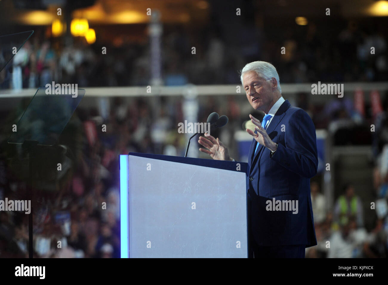 Bill clinton delivers remarks hi-res stock photography and images - Alamy