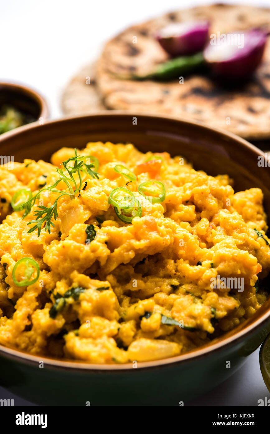 Zunka Bhakar Pithla or pitla, popular vegetarian recipe from India ...