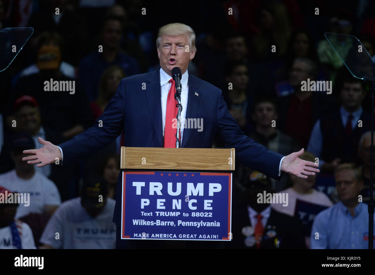 WILKES-BARRE, PA - OCTOBER 10: Republican presidential nominee Donald ...