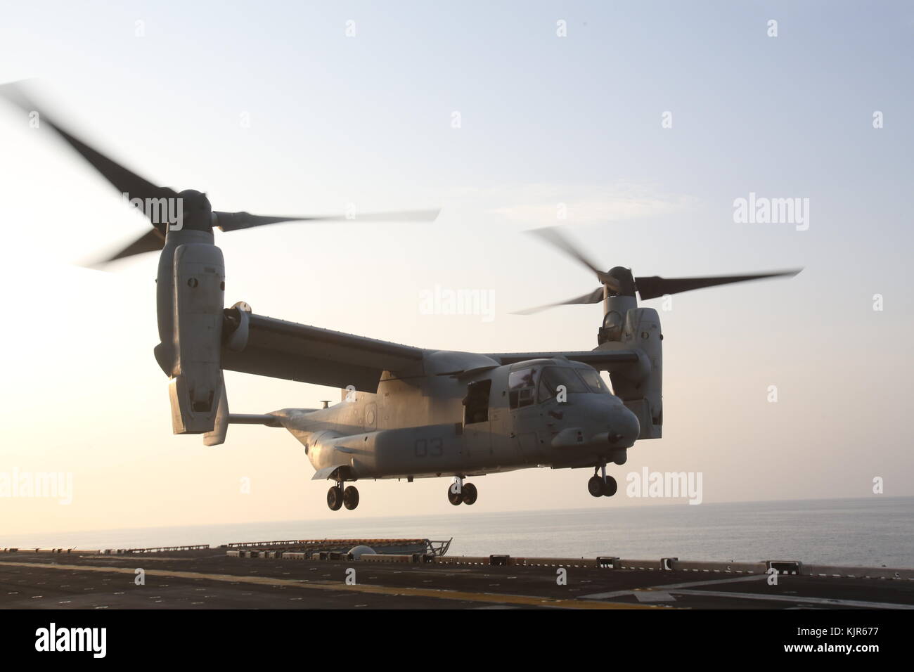 Marines with the 15th Marine Expeditionary Unit’s (MEU) Aviation Combat ...
