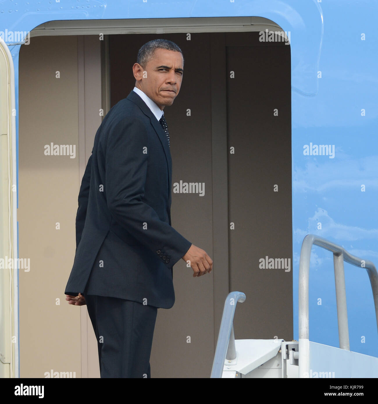 MIAMI, FL - SEPTEMBER 20: US President Barack Obama departs on Air ...