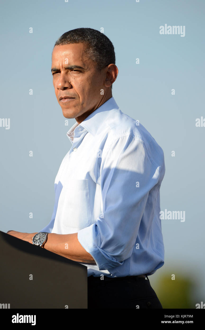 HOLLYWOOD, FL - NOVEMBER 04: US President Barack Obama squints from the ...