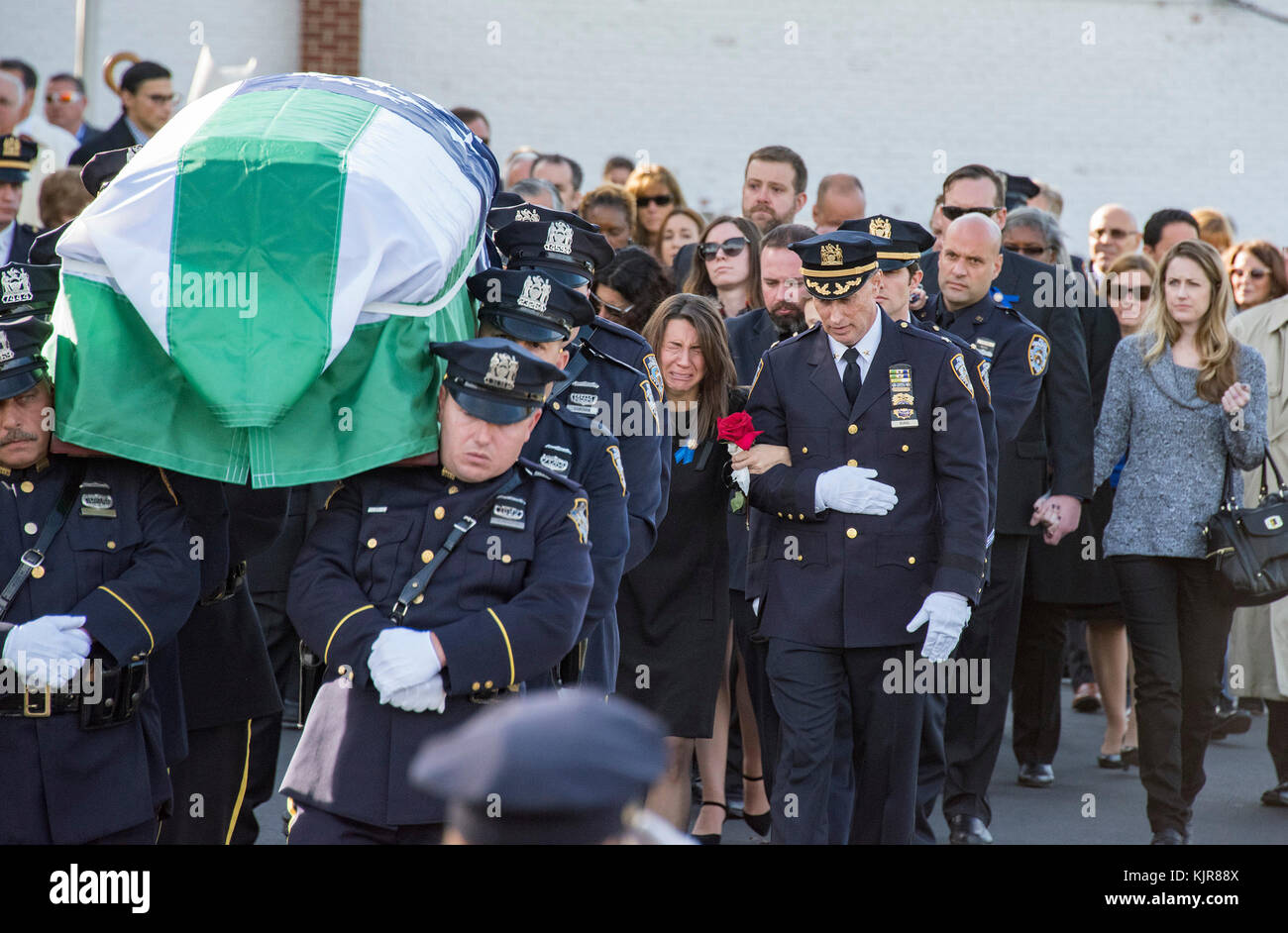 NEW YORK, NY - NOVEMBER 10: Mayor de Blasio, Attends Funeral. NYPD Sgt ...