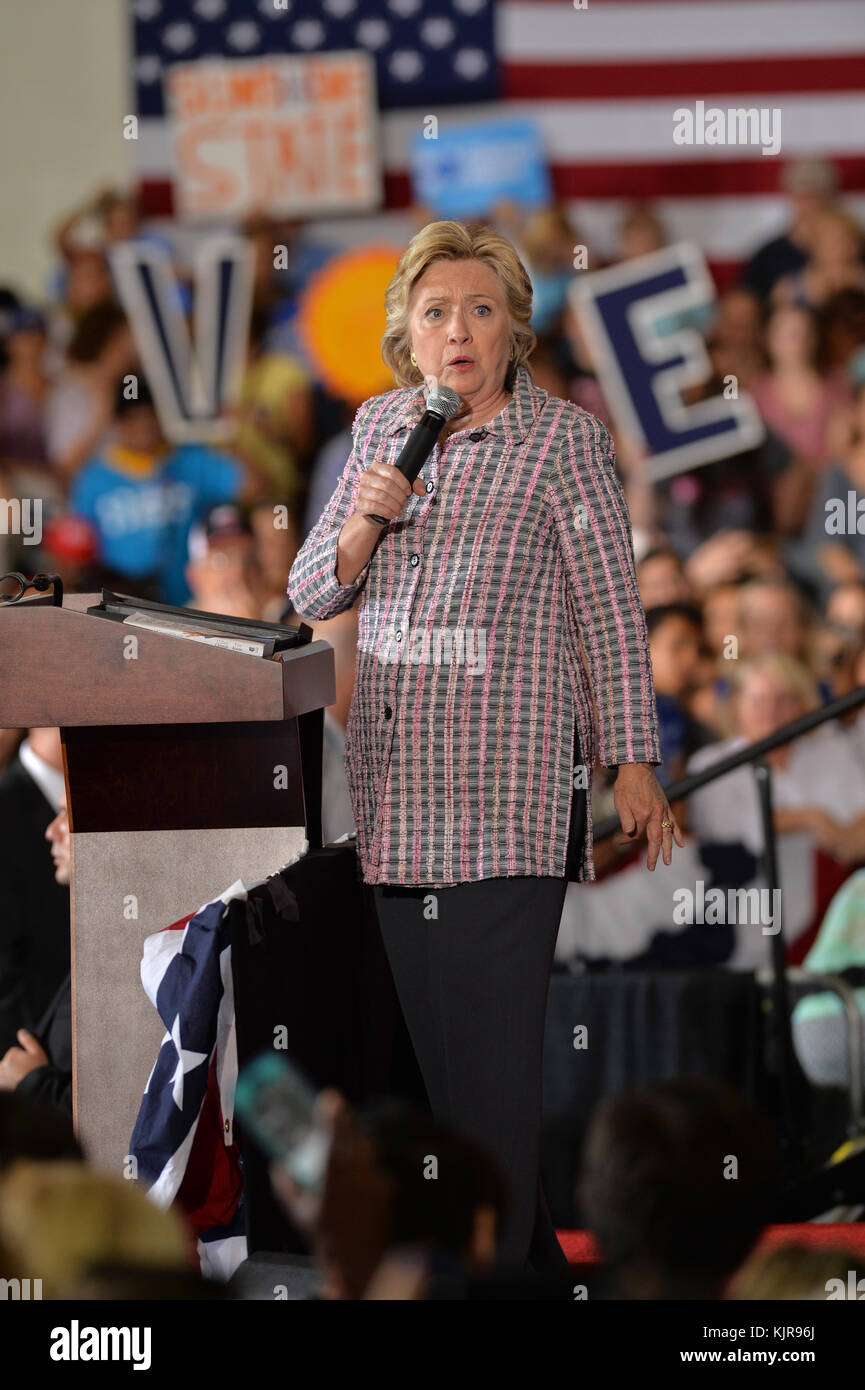 CORAL SPRINGS, FL - SEPTEMBER 30: Democratic presidential candidate ...