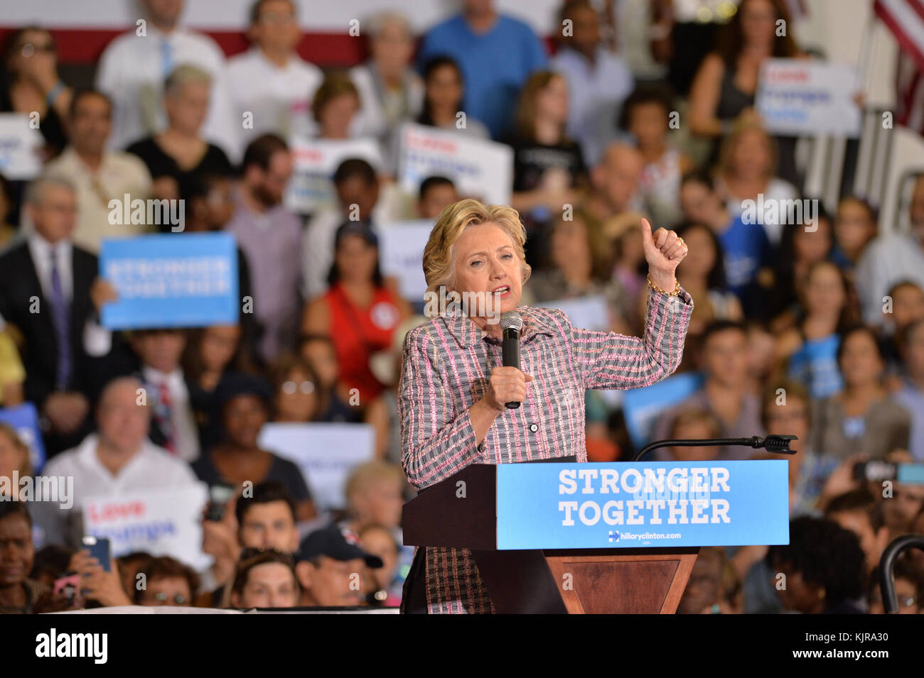 CORAL SPRINGS, FL - SEPTEMBER 30: Democratic presidential candidate ...