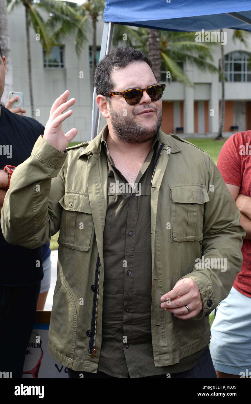 MIAMI, FL - OCTOBER 26: Florida International University Early Voting ...