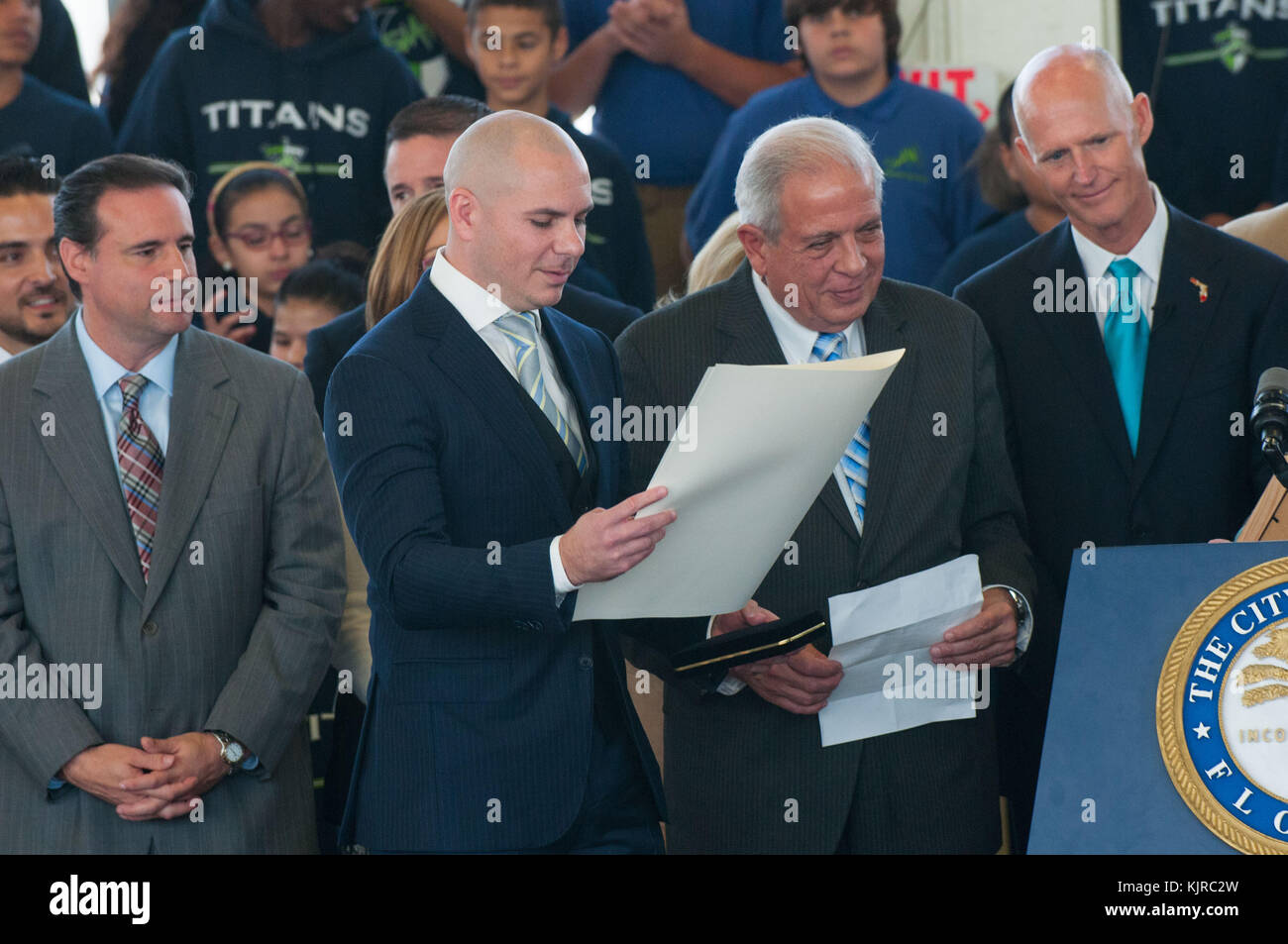 Pitbull and rick scott hi-res stock photography and images - Alamy