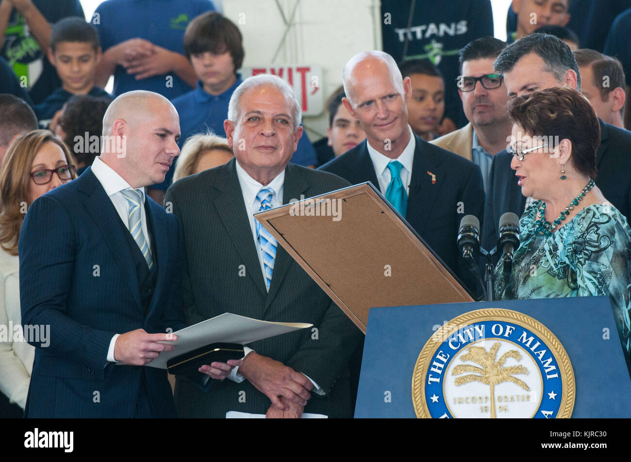 Pitbull and rick scott hi-res stock photography and images - Alamy