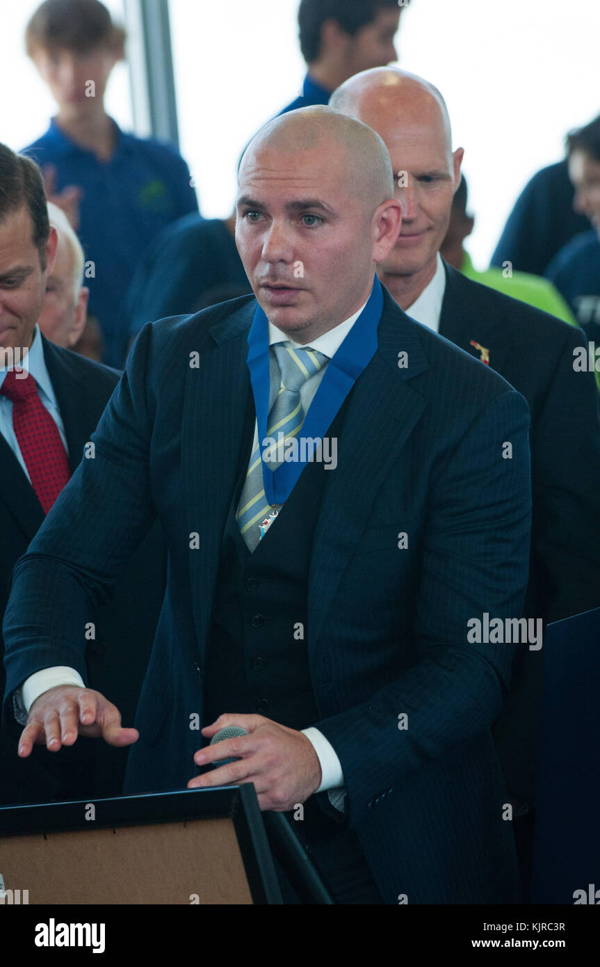 Pitbull and rick scott hi-res stock photography and images - Alamy