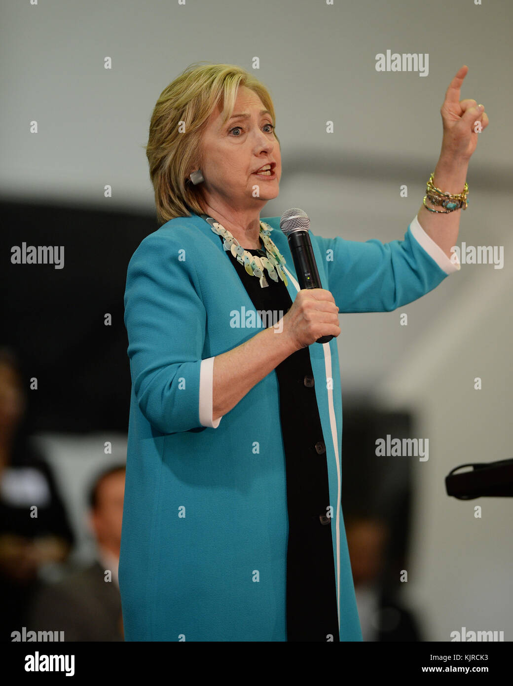 DAVIE, FL - OCTOBER 02: Democratic presidential candidate Hillary ...